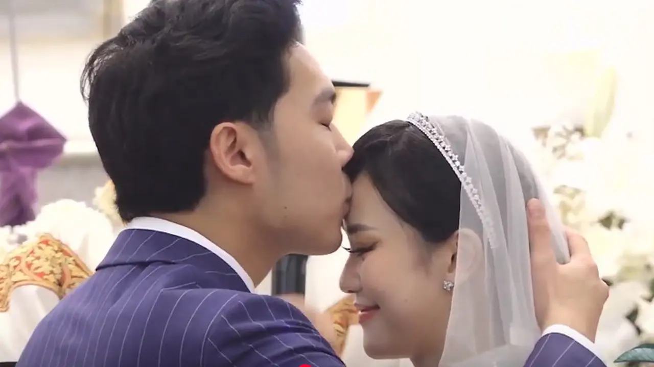 8 Momen Pemberkatan Pernikahan Jessica Jane dan Erwin Phang, Digelar Intimate - Hot Liputan6.com