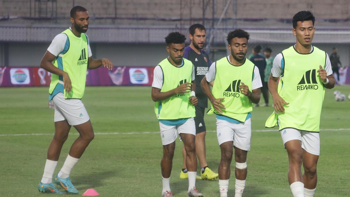 Liga 1: Dua Pilar PSM Pilih Fun Football untuk Jaga Kondisi