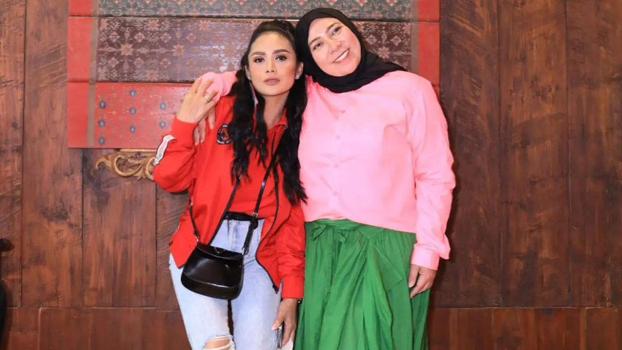 6 Potret Geng Hey Ladies Rayakan Ulang Tahun Melly Goeslaw, Ada Silvana ...