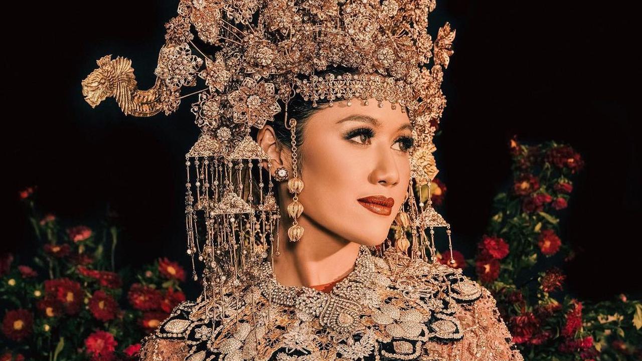 Erina Gudono Pamer Foto Prewedding Pakai Baju Adat Gorontalo, Aksesori ...