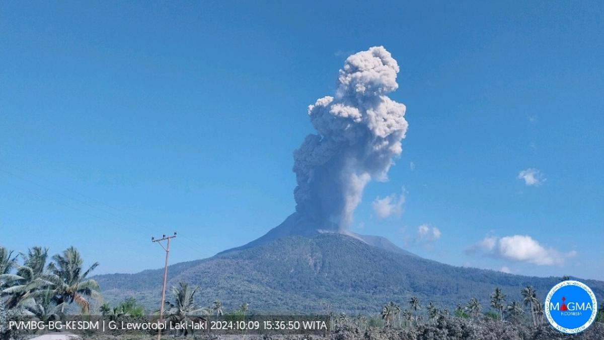 Gunung Lewotobi Laki-Laki Meletus Lagi, Semburkan Abu Vulkanik 1.000 Meter ke Arah Barat Daya ...