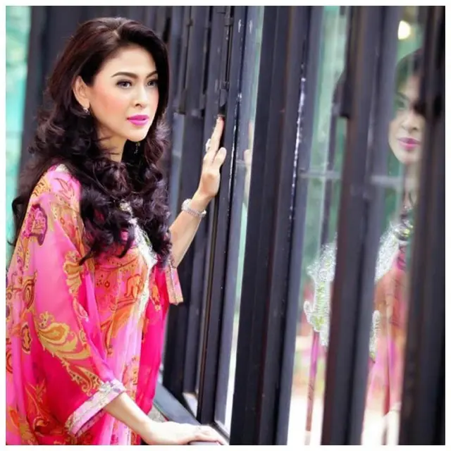 7 Potret Indira Soediro Yang Bak Abg Di Usia 50 Tahun Entertainment
