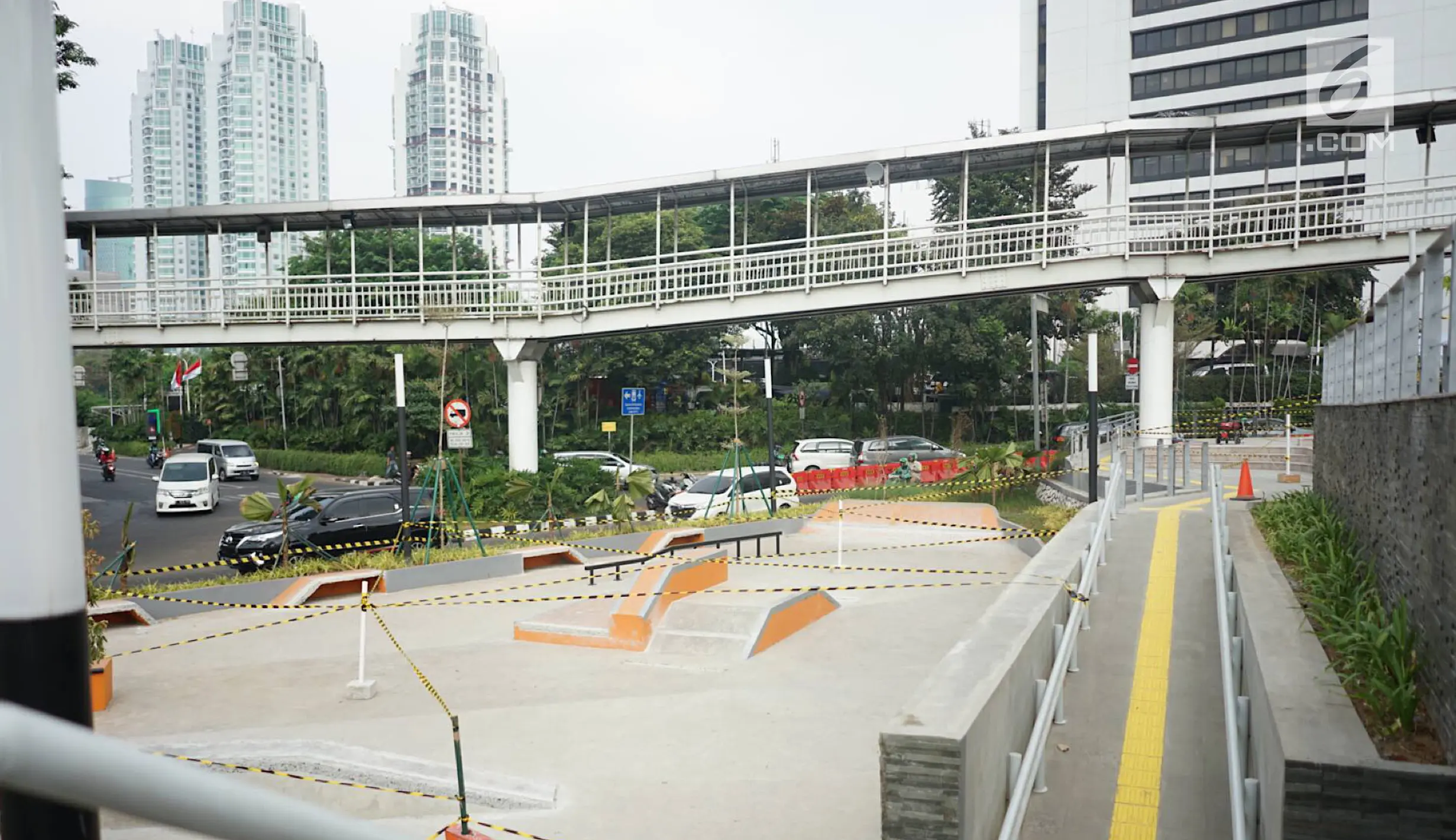 FOTO: Begini Cantiknya Wujud Taman Dukuh Atas - Foto Liputan6.com