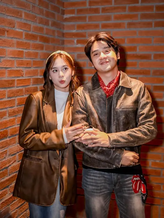 Potret Zee JKT48 dan Arbani Yasiz, Kompak untuk Film Ancika 1995 - Foto ...