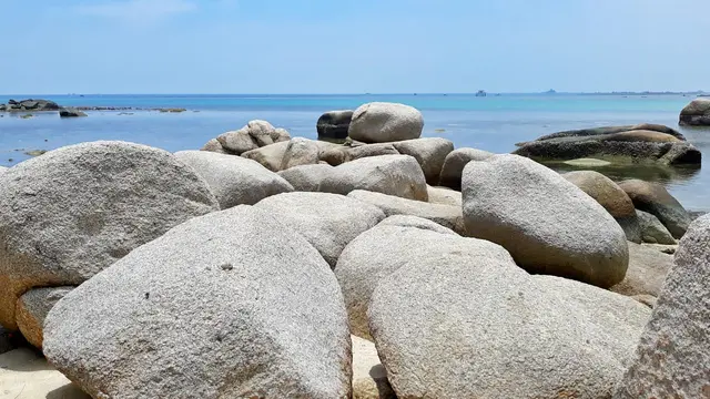 Intip Pesona Pantai Trikora, Wisata Alam Cantik di Pulau Bintan ...