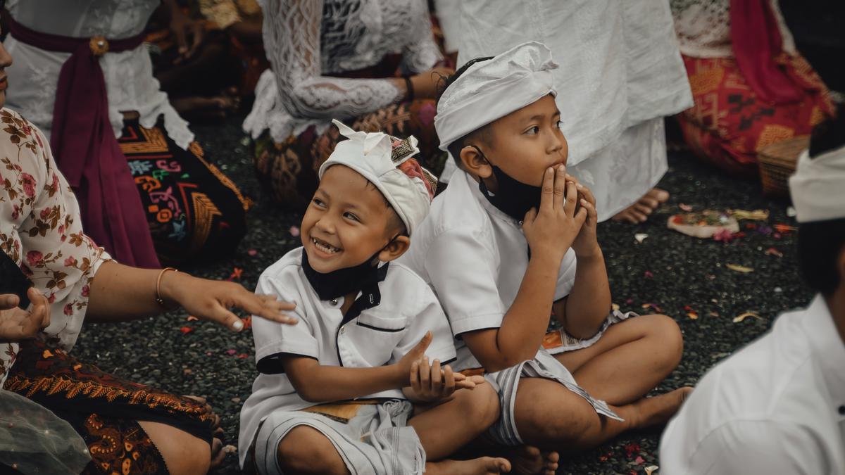 Pasal 28E Ayat 1 UUD 1945, Pahami Hak dan Kewajiban Warga Negara
