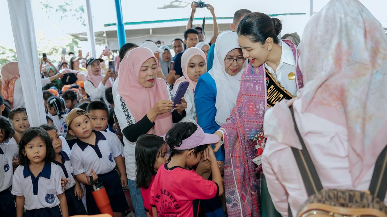 Kampung Ceria Anak Merdeka 2025: Kahiyang Ayu Ajak Anak PAUD Amalkan ...