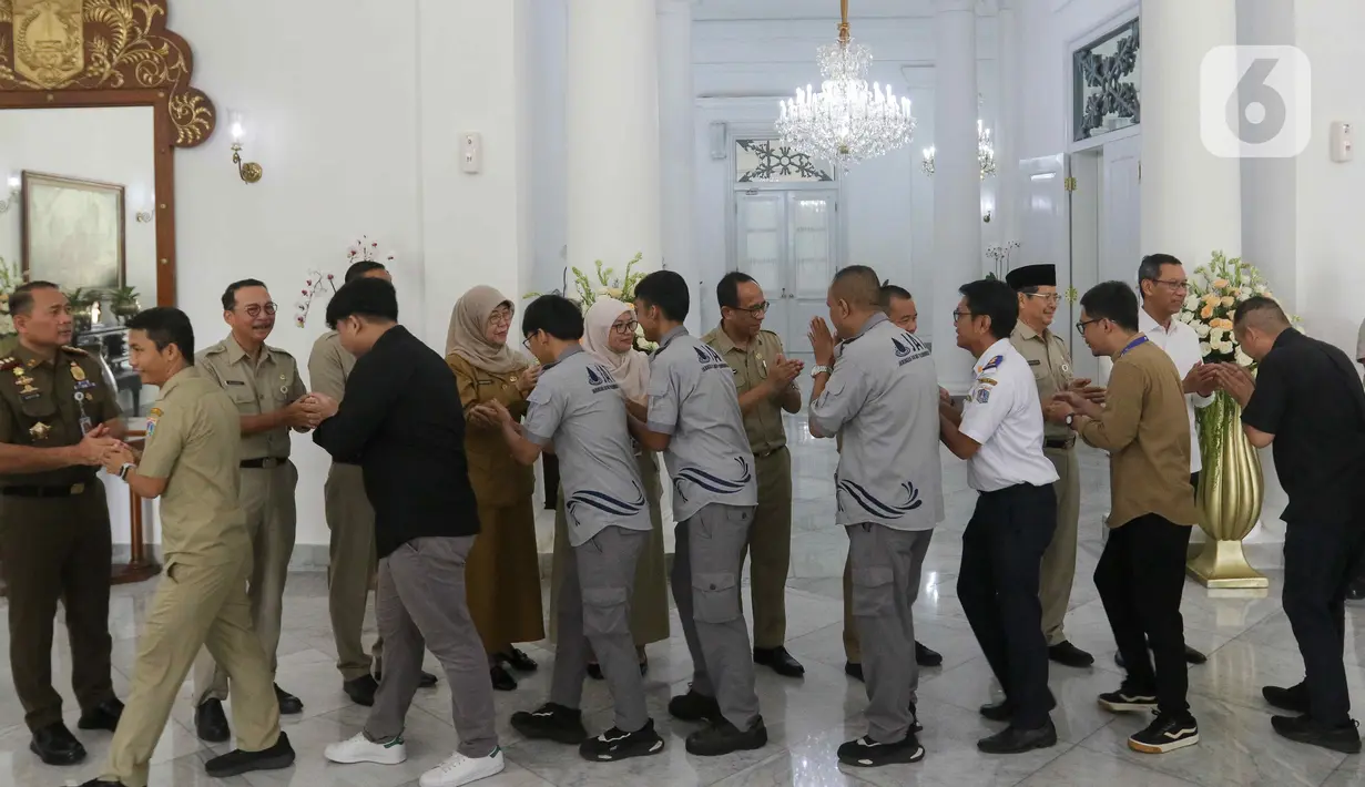 Halal Bihalal ASN di Hari Pertama Masuk Kerja - Foto Liputan6.com