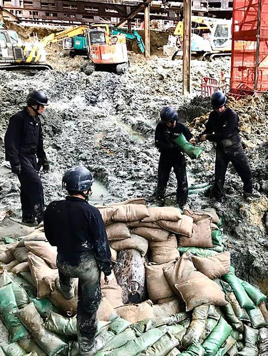 FOTO: Cara Polisi Hong Kong Jinakkan Bom Perang Dunia II Buatan AS ...