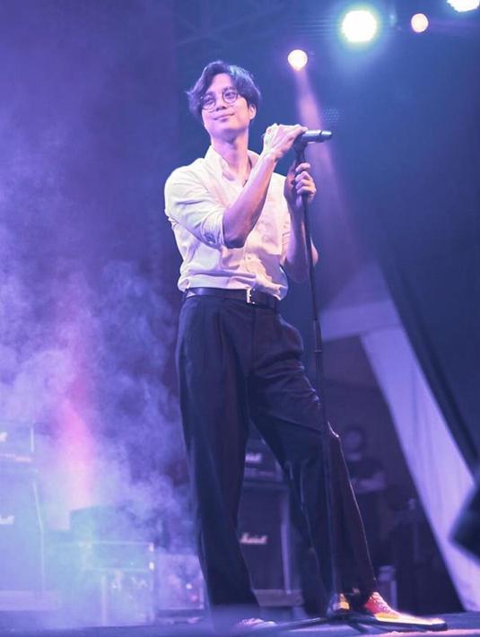 FOTO: Gaya Panggung Dikta Yovie & Nuno, Penuh Pesona - Foto Liputan6.com