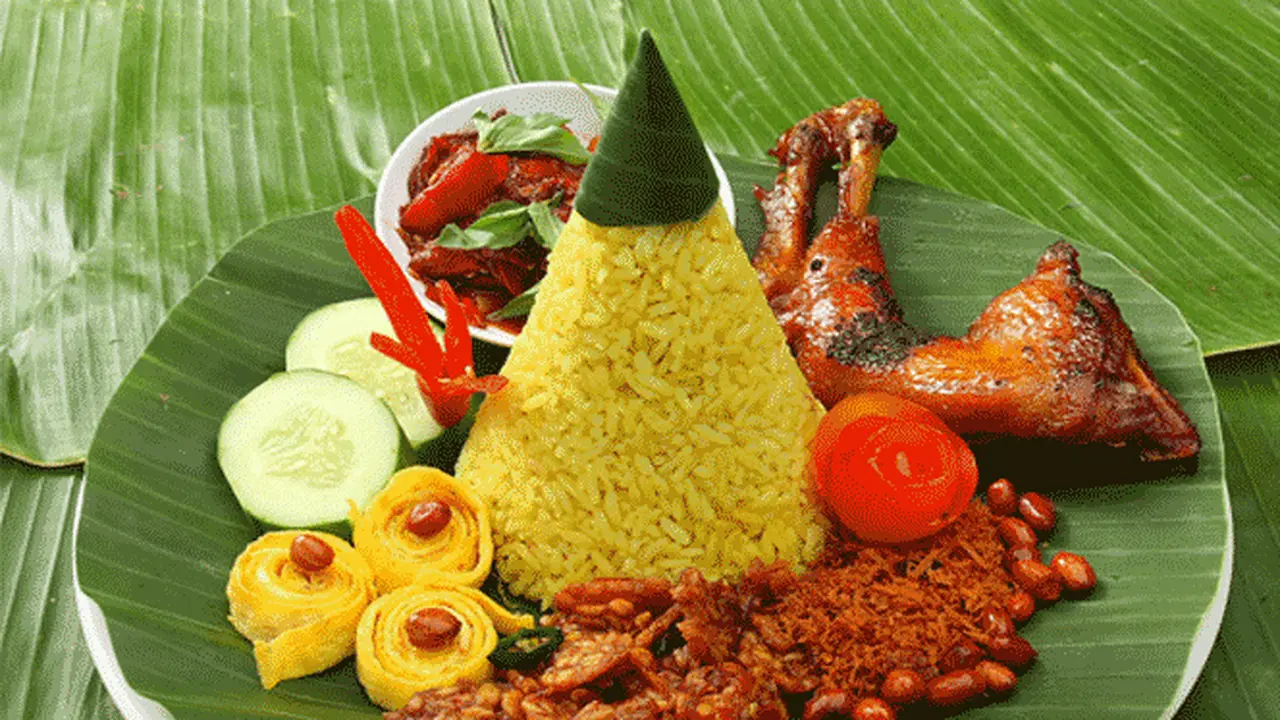 6 Cara Membuat Nasi Kuning Berbagai Variasi, Enak dan Gurih - Hot ...