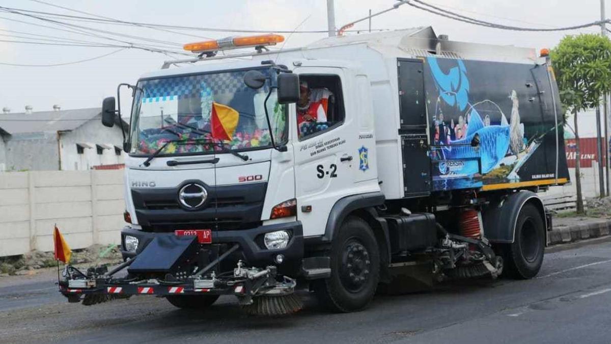 5 Potret Ceksan Sweepers, Truk Penyapu Canggih Jalan di Surabaya ...