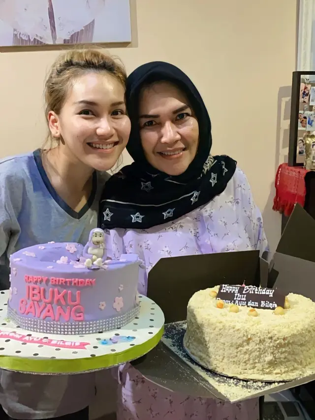 5 Potret Umi Kalsum Rayakan Ulang Tahun, Ayu Ting Ting Minta Maaf Kejutannya Sederhana - ShowBiz ...