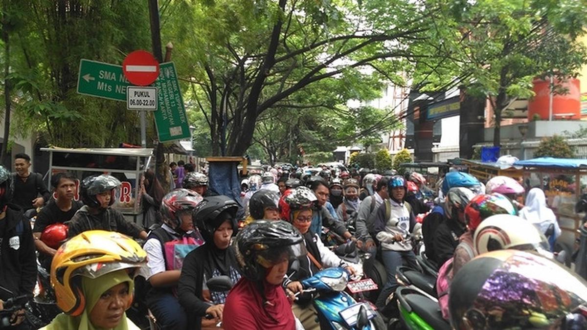 Sempitnya Parkiran Kampus Universitas Muhammadiyah Tangerang - Citizen6 ...