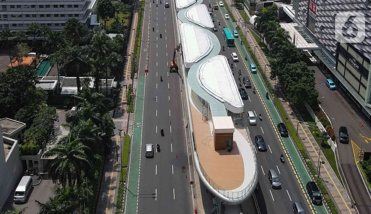 Halte TransJakarta Mirip Kapal Pesiar di Jantung Ibu Kota - Page 1 ...