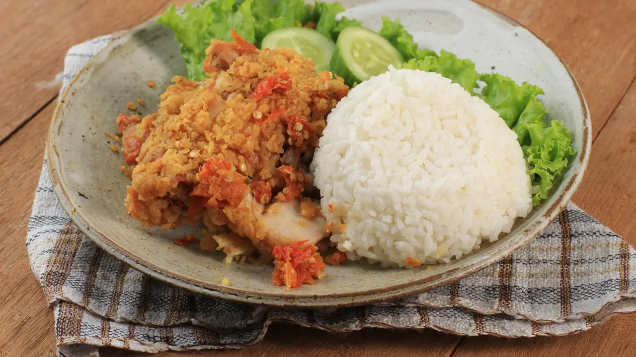Resep Ayam Geprek, Kenikmatan Renyah dengan Rasa Pedas yang Menggoda