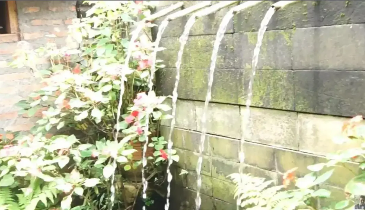 Dikenal dengan Peran Antagonis, Intip 10 Potret Rumah August Melasz di ...