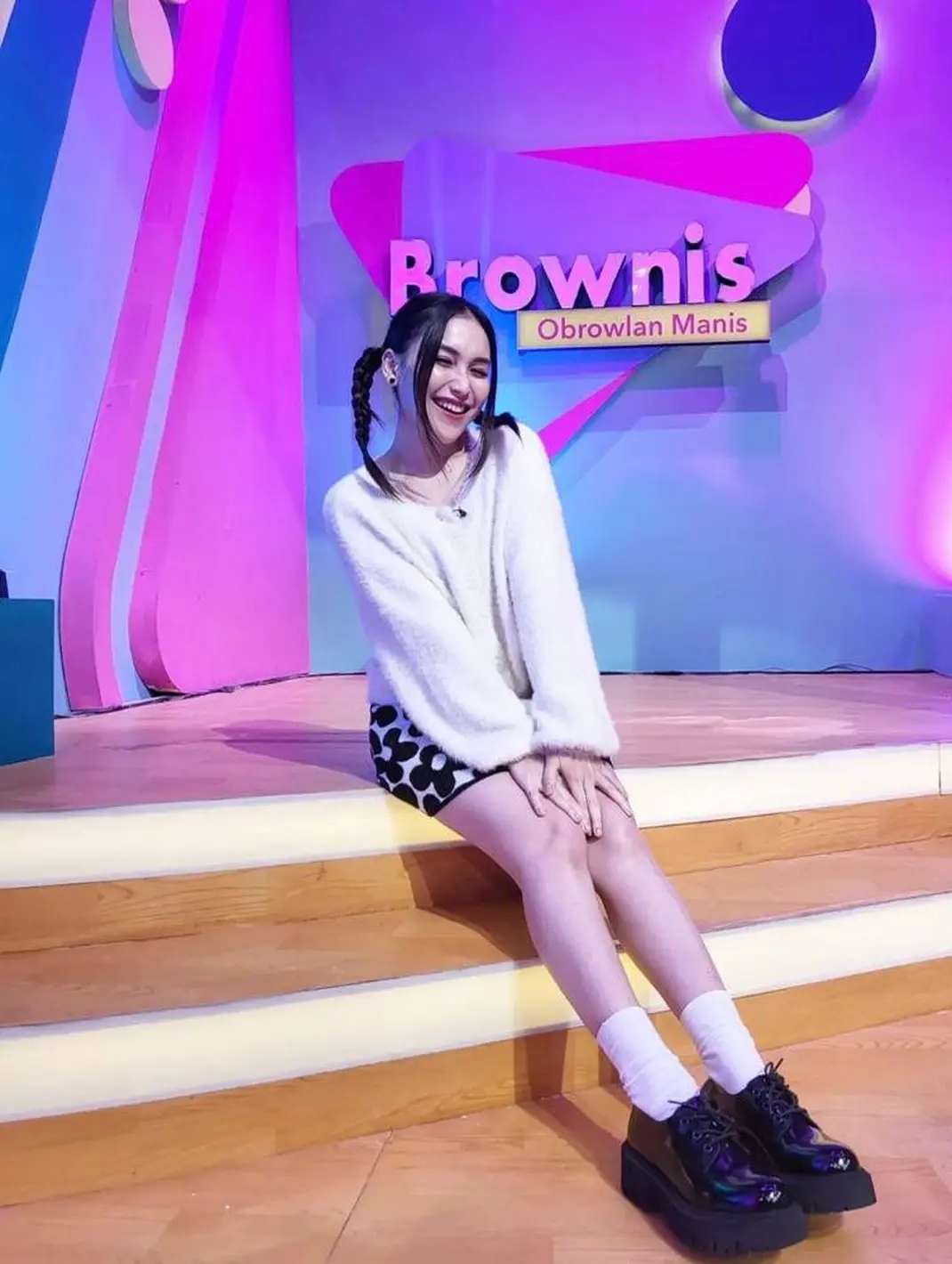 8 Potret Ayu Ting Ting Tampil Kekinian Bak ABG, Setia dengan Korean Style