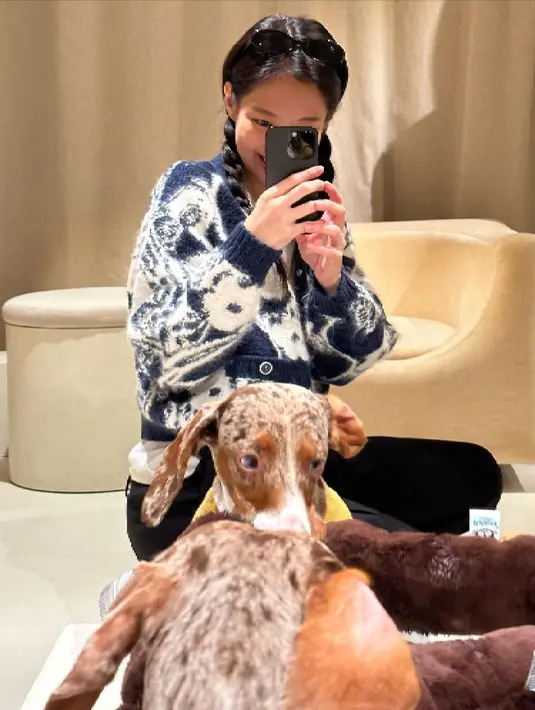 Gemar Mirror Selfie, Jennie BLACKPINK Tampil Cantik Depan Cermin - Foto ...