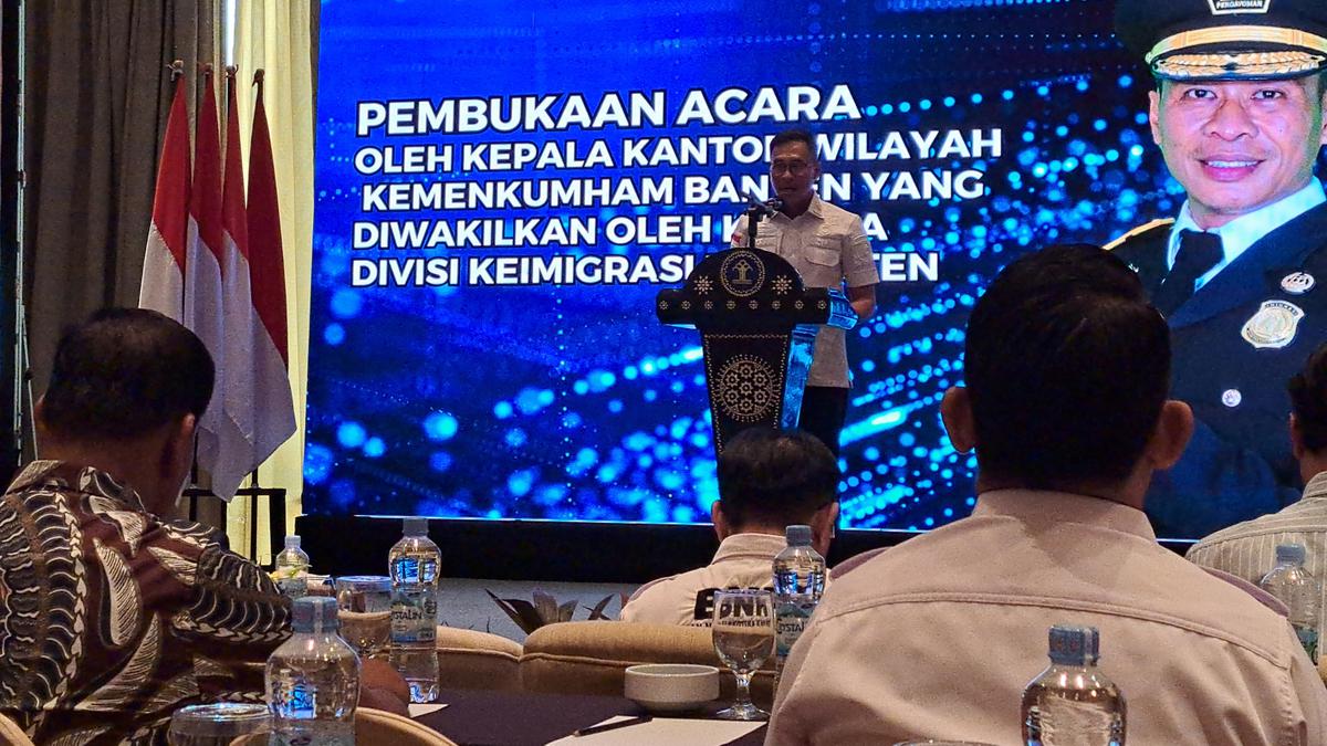 Langgar Aturan, 11 WNA di Tangerang Dideportasi - News Liputan6.com