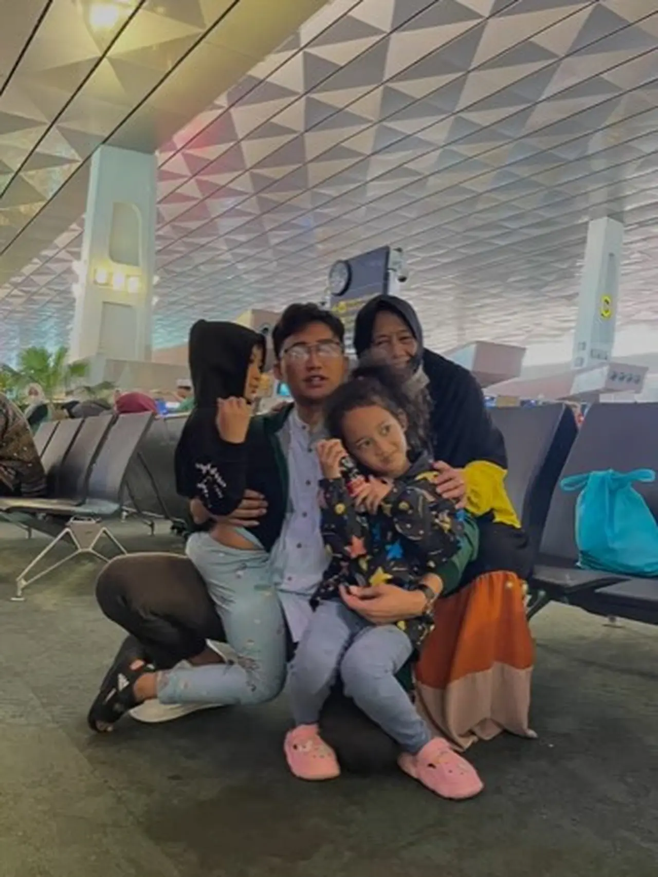 10 Potret Penampilan Boby Tince Sekarang, Sandang Status Duda dan Mirip Oppa Korea ...