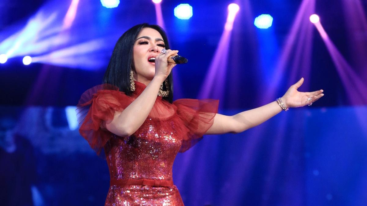 Dress code merah putih bakal warnai konser tunggal Syahrini - Lifestyle ...