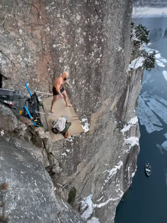 Nekat, Penyelam Asal Norwegia Lompat dari Ketinggian 40,5 Meter ke ...