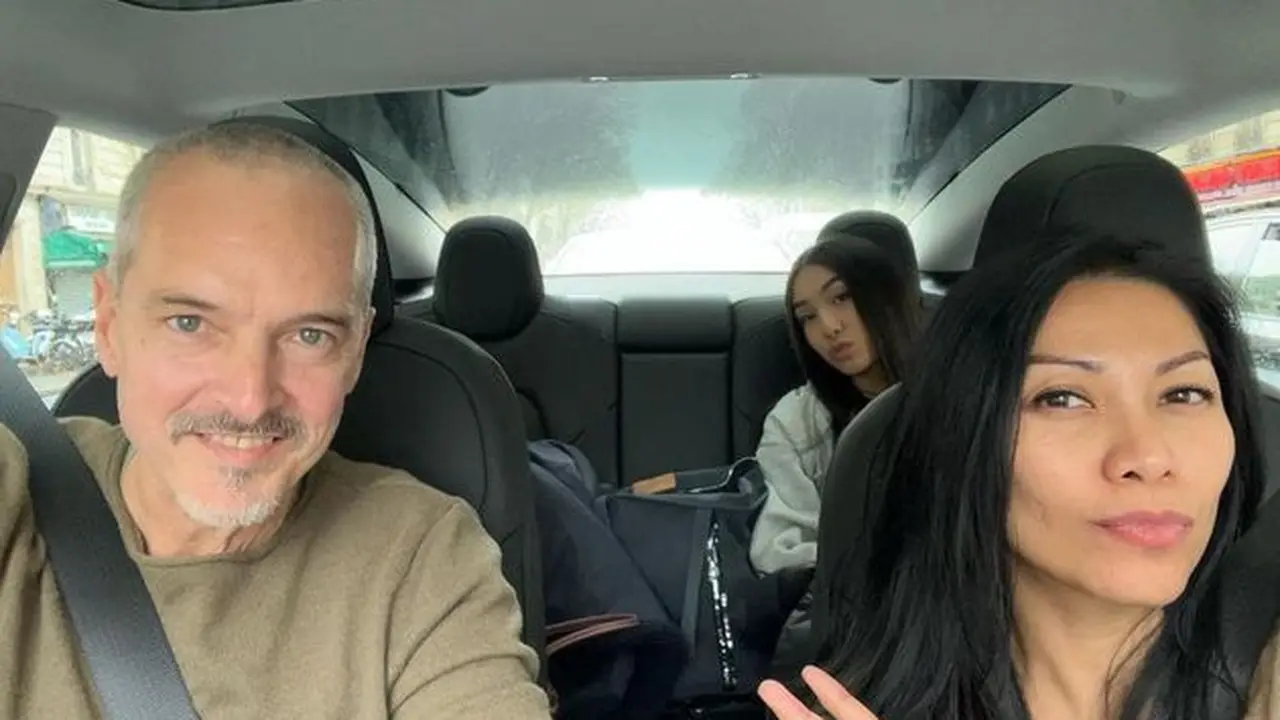 Sempat Dirahasiakan, Ini 6 Potret Cantik Kirana Anak dari Anggun C ...