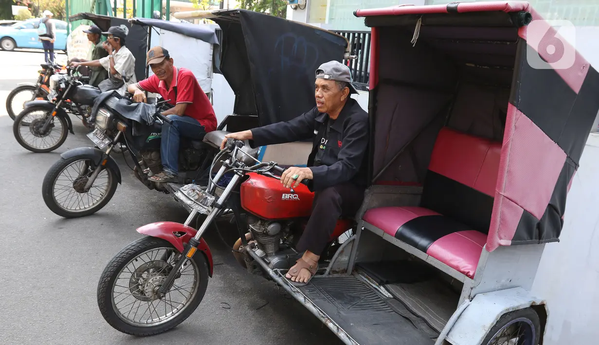 FOTO: Melihat Eksistensi Ojek Becak Motor di Jakarta - Foto Liputan6.com