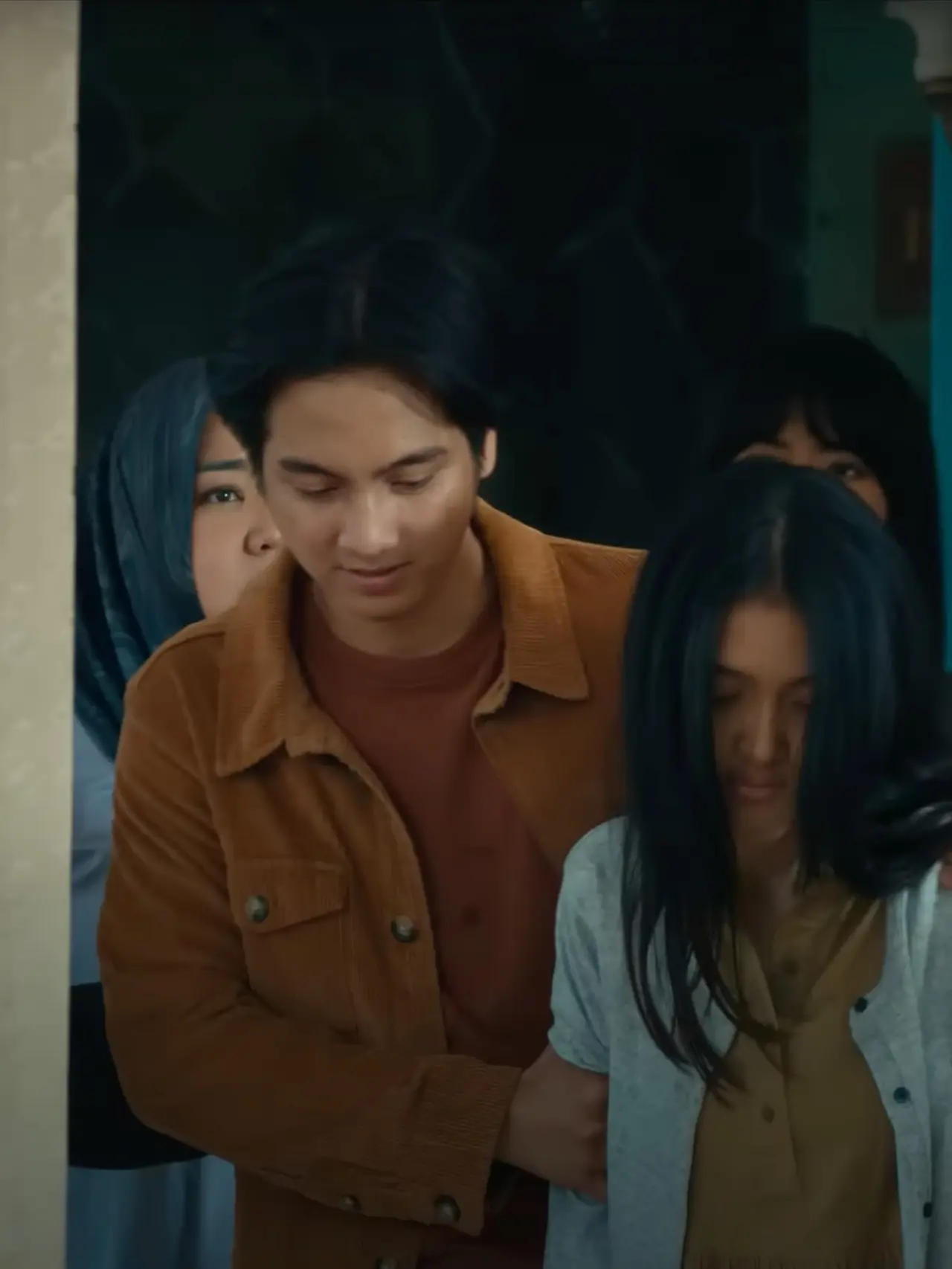 6 Tokoh Penting Film Jurnal Risa, Prinsa Mandagie Kesurupan Arwah Saat Uji Nyali di Tempat ...