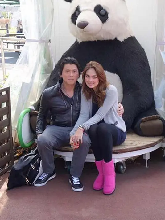 Resmi Putus, Intip Potret Kemesraan Luna Maya dan Reino 5 Tahun Pacaran - Photo Fimela.com