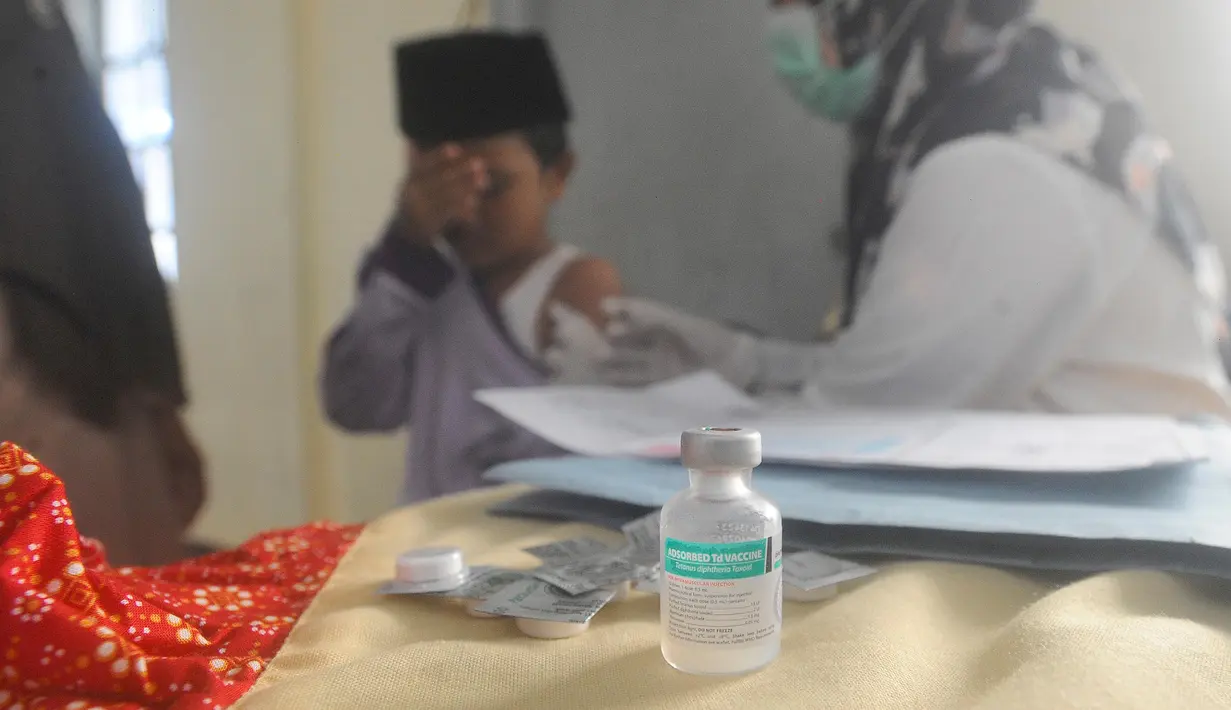 Puluhan Siswa Sekolah Dasar Jalani Imunisasi Difteri Tetanus - Foto ...