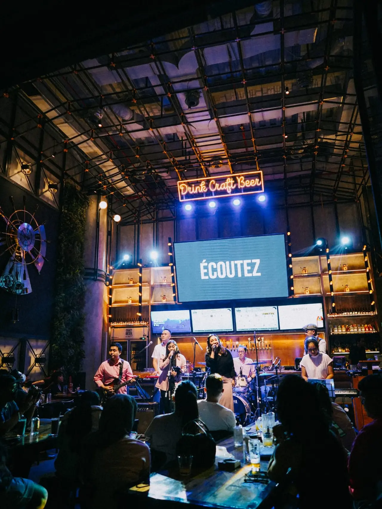 Mengenal Ang Joshua, Creativepreneur yang Rajin Undang Seniman Tampil ...