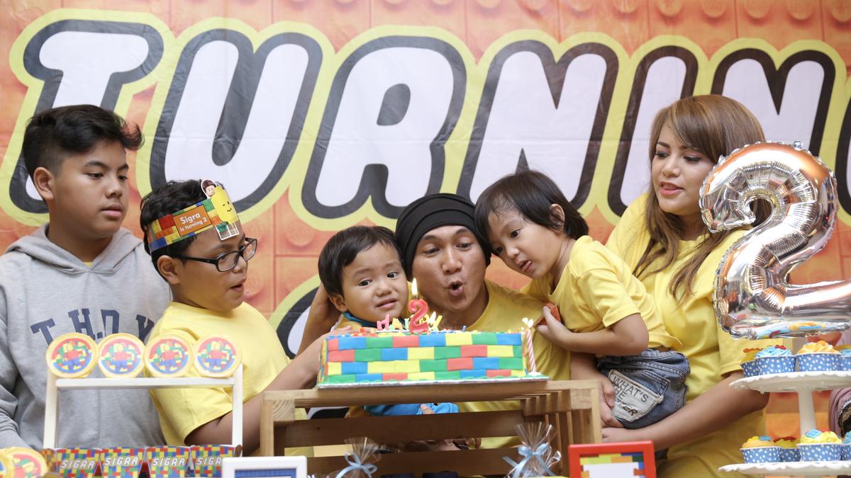 Anji Ajarkan Anak Berbagi dan Kesederhanaan Sejak Dini - Entertainment ...