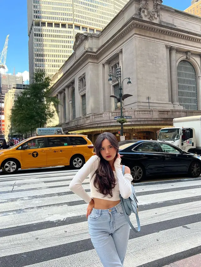 7 Potret Beby Tsabina Liburan di New York, Ajak Kedua Orangtua - Hot Liputan6.com