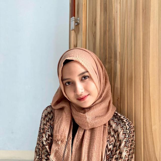 6 Pesona Yuriska Patricia Kekasih Kiki Farrel saat Pakai Hijab, Makin ...