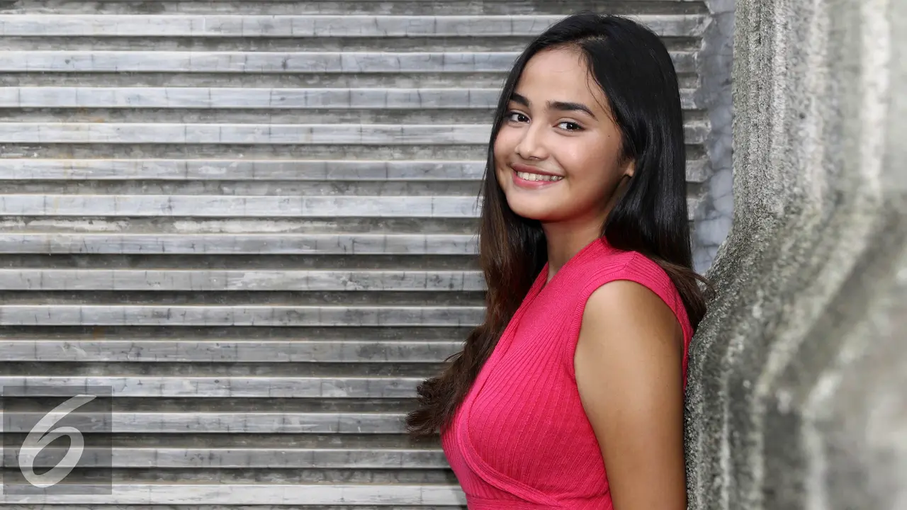 Begini Cara Syifa Hadju Peduli Lingkungan Sambil Tetap Aktif Saat ...