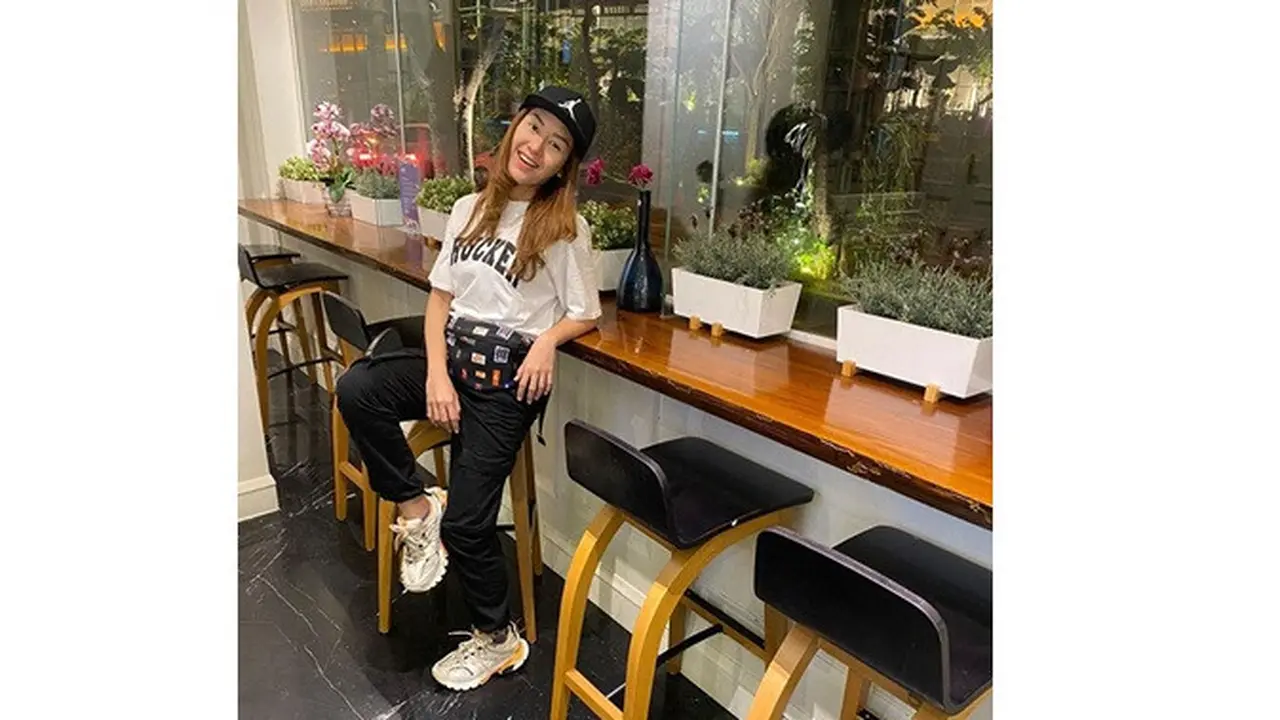 7 Gaya Kasual Rizuka Amor, DJ Cantik Pemeran Renata di Samudra Cinta ...