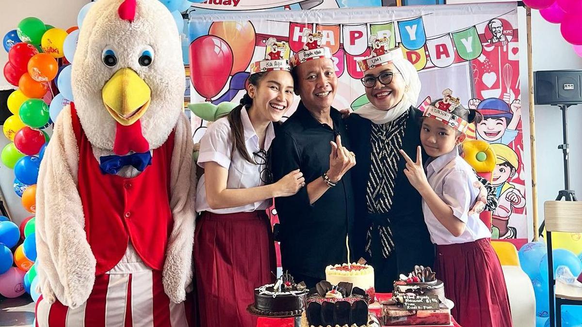 Dibuat Kesal Hingga Menangis Potret Kejutan Ultah Ayah Ayu Ting Ting 1674