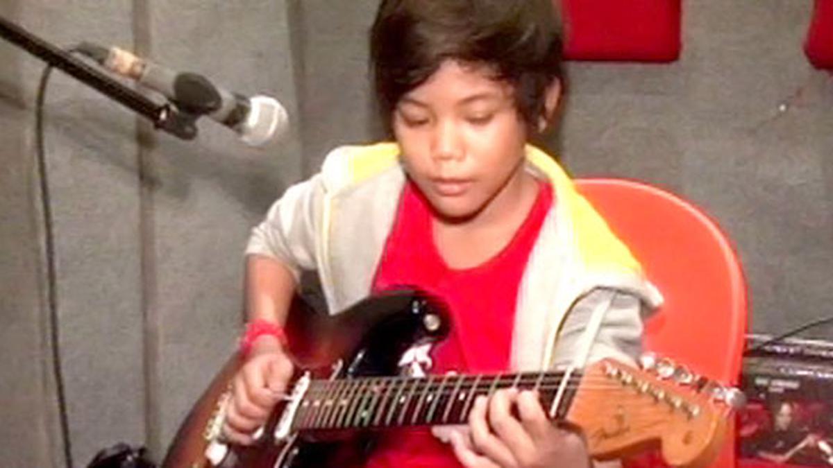 Dari Pengamen Cilik, Tegar Jadi Penyanyi Profesional - Video Liputan6.com