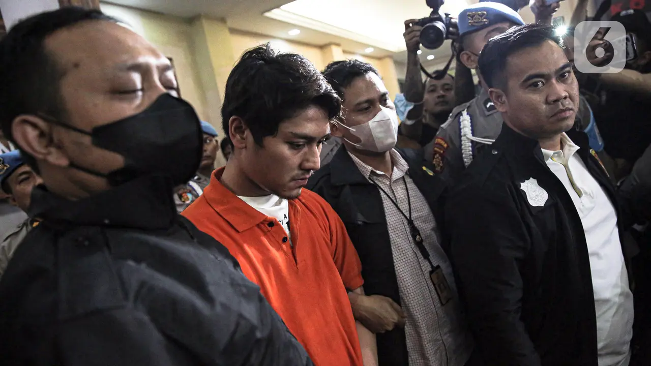 Penampakan Rizky Billar Tertunduk Pakai Baju Oranye Sebagai Tersangka ...