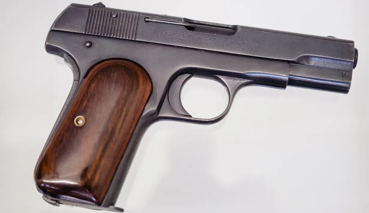 FOTO: Perhiasan hingga Senjata Peninggalan Gangster Al Capone Segera ...