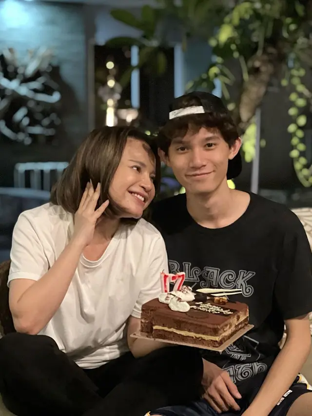 7 Potret Rossa Rayakan Ultah Putra Semata Wayang Bersama Mantan Suami ...