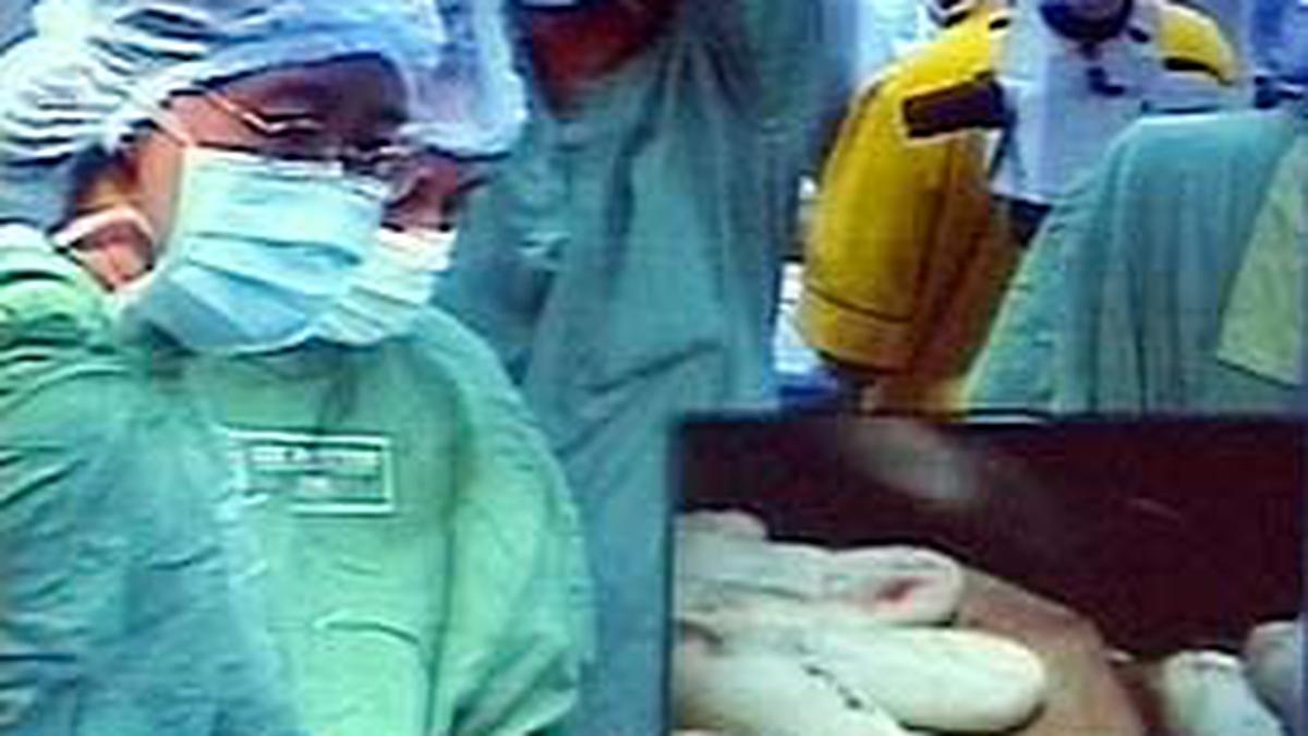 Operasi Menyambung Pembuluh Darah Berhasil - News Liputan6.com