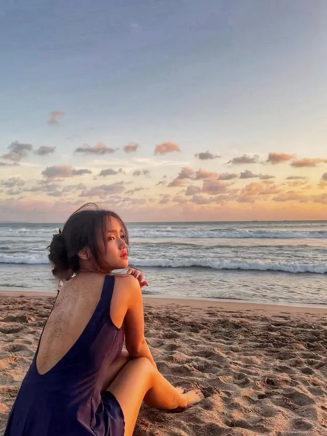 6 Tampilan Stunning Fuji An Pose di Pantai saat Sunset, Buktikan Keindahan Suasana Jelang Magrib ...