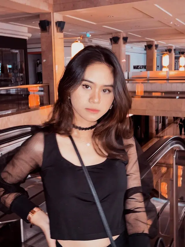 7 Potret Terbaru Dwinda Ratna Usai Cerai dari Furry Setya, Rajin Ngedance - Hot Liputan6.com