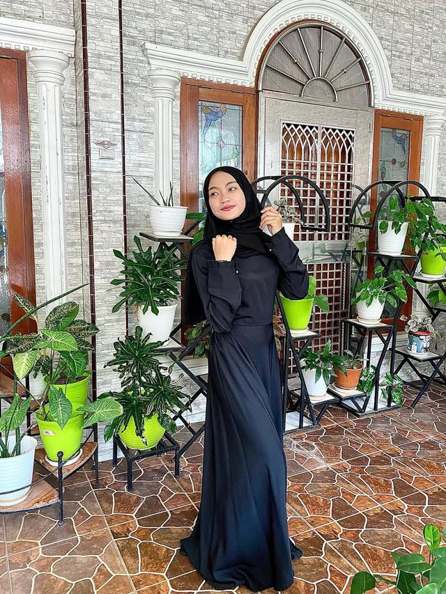 6 Potret Renny Rachmawaty Istri Komika Dzawin Nur, Instruktur Freedive ...