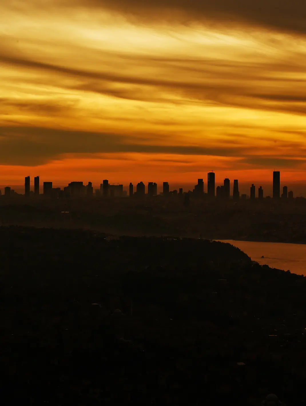FOTO: Cantiknya Lembayung Senja di Langit Istanbul - Foto Liputan6.com