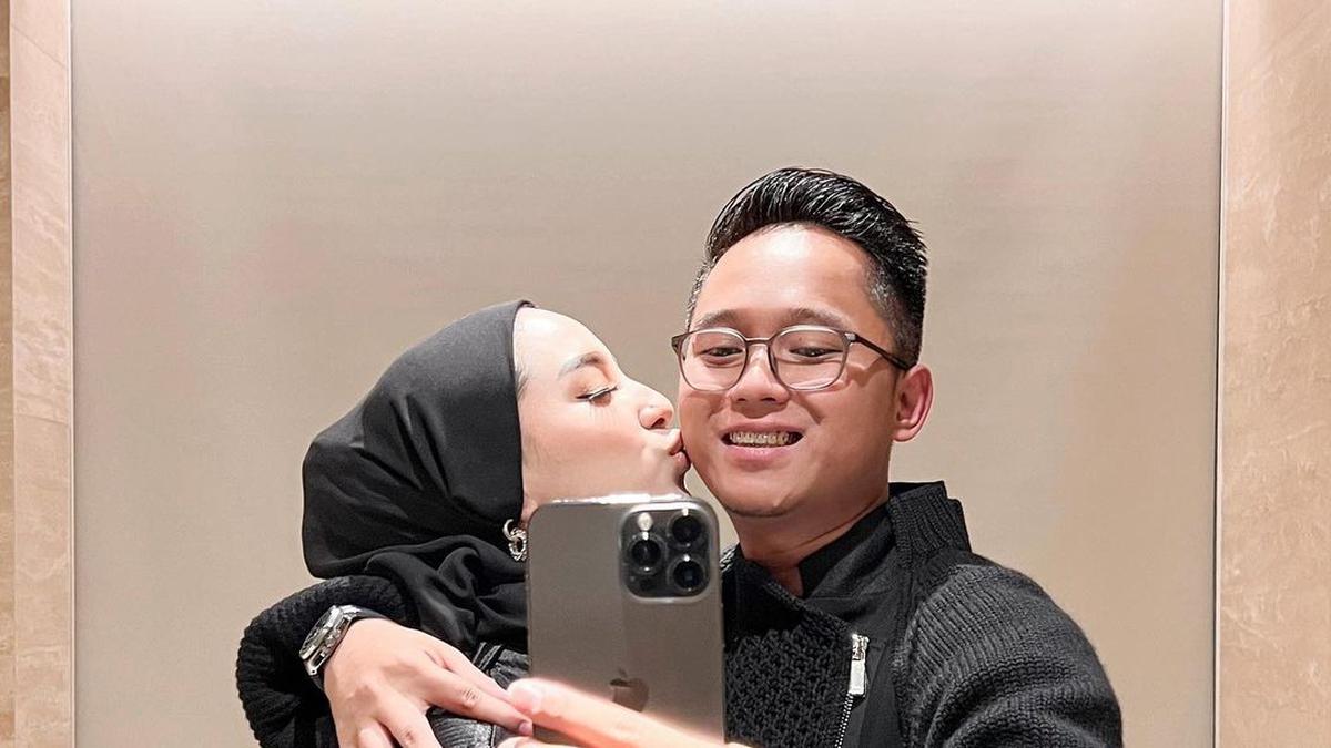 Pamer Foto Kecup Mesra Doni Salmanan, Dinan Fajrina Janji Bakal Setia - Entertainment Fimela.com