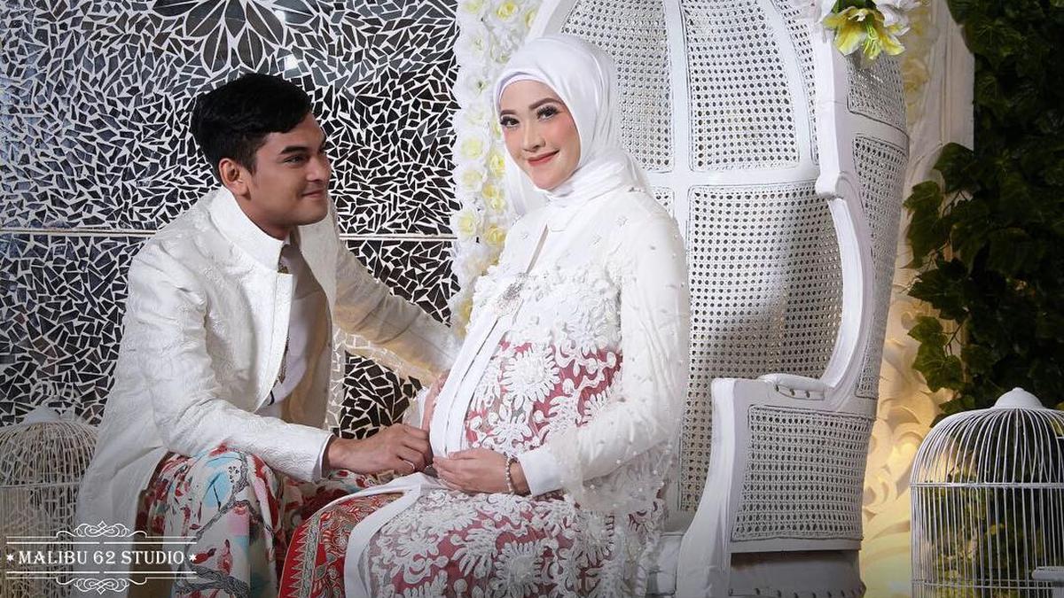 Seperti Keluarga Kerajaan, Ini 8 Potret Maternity Adhitya Putri - Photo ...